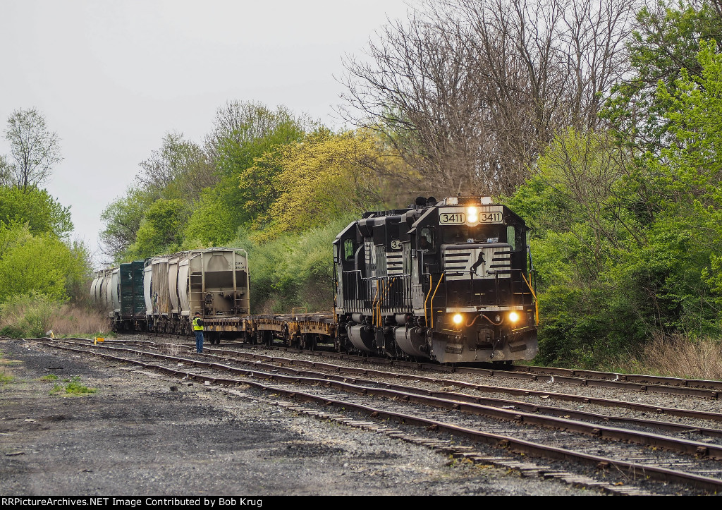 NS 3411 grabbing three empty flats to add to westbound train H75 bound for Allentown yard